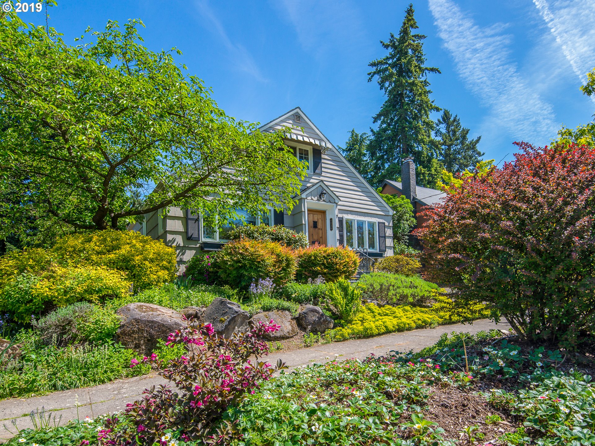 Garden Hideaway Loaded with Versatility! - Living Room Realty