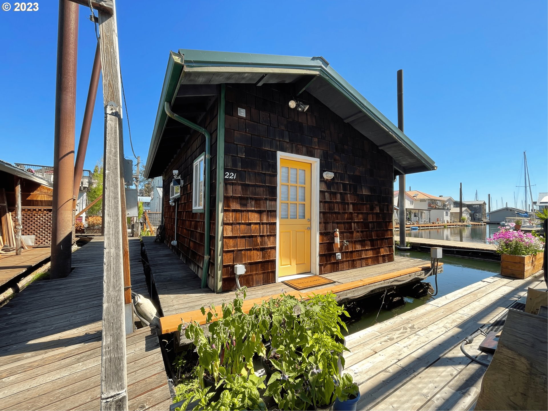 Floating Homes Portland | Where the river always runs to your door