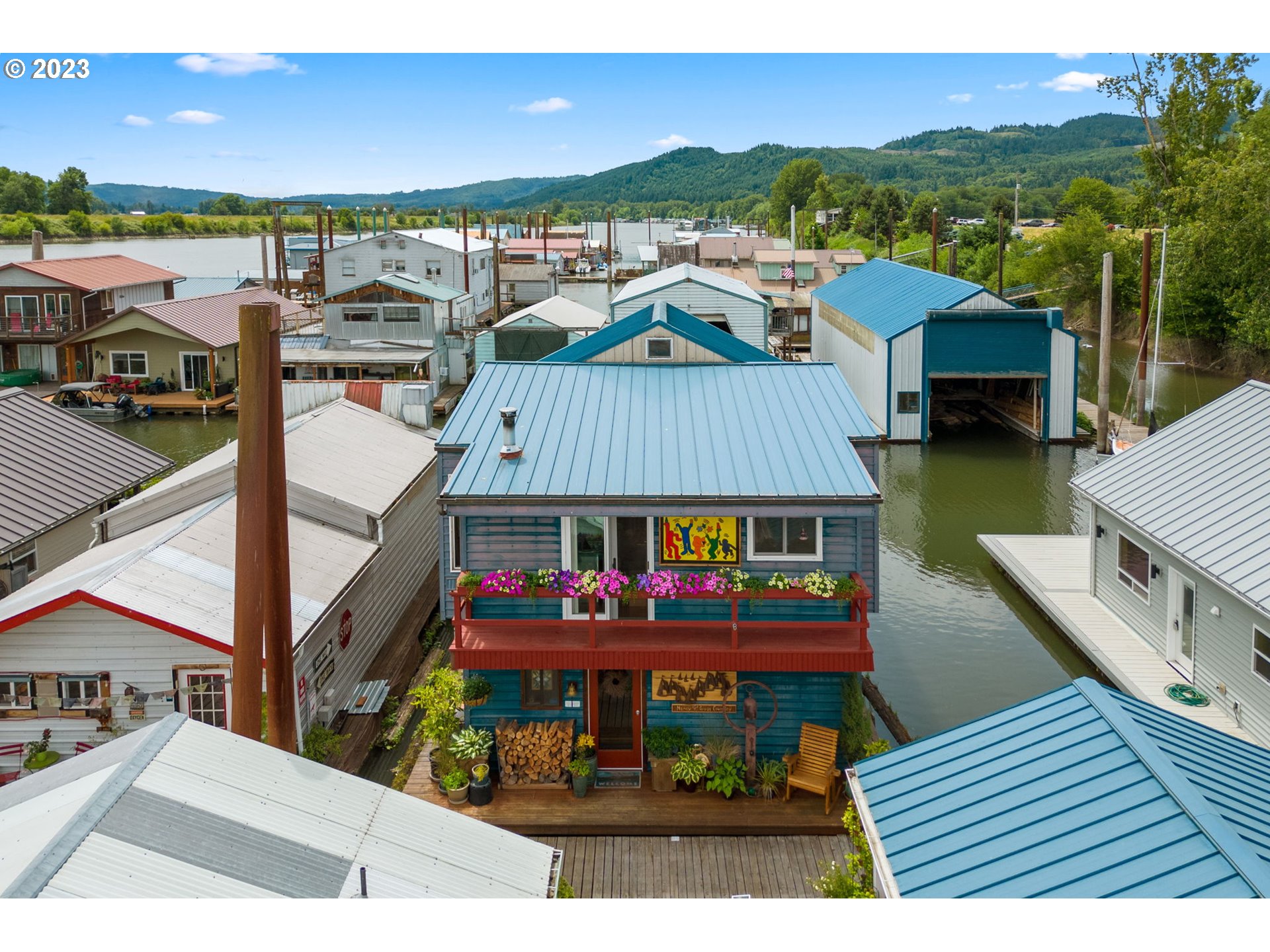 Floating Homes Portland | Where the river always runs to your door