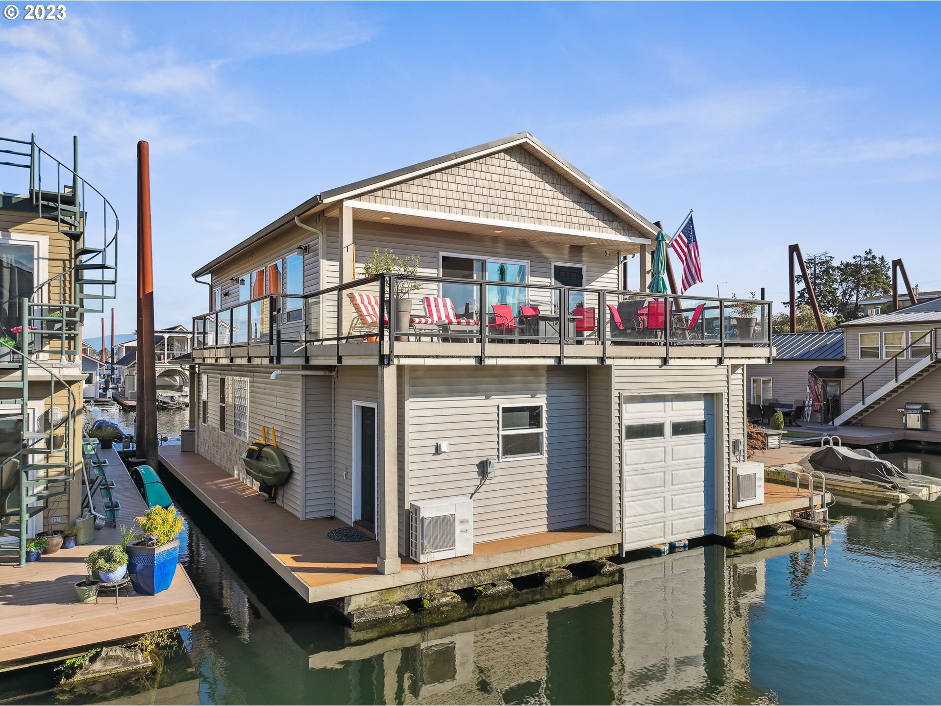 Floating Homes Portland | Where the river always runs to your door