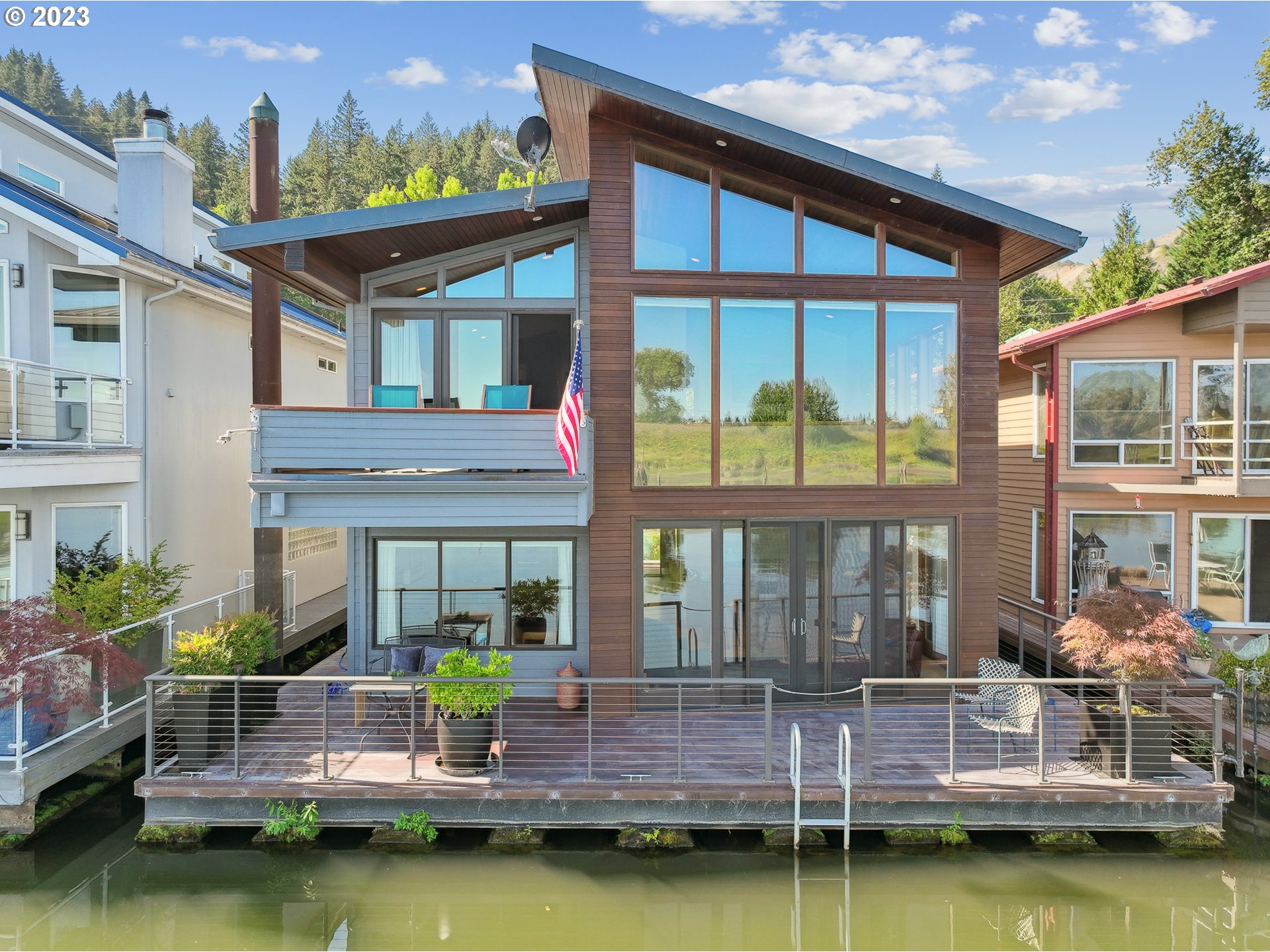 Floating Homes Portland | Where the river always runs to your door