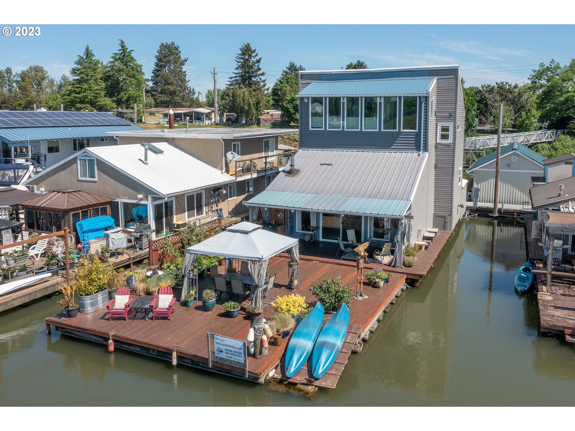 Floating Homes Portland | Where the river always runs to your door