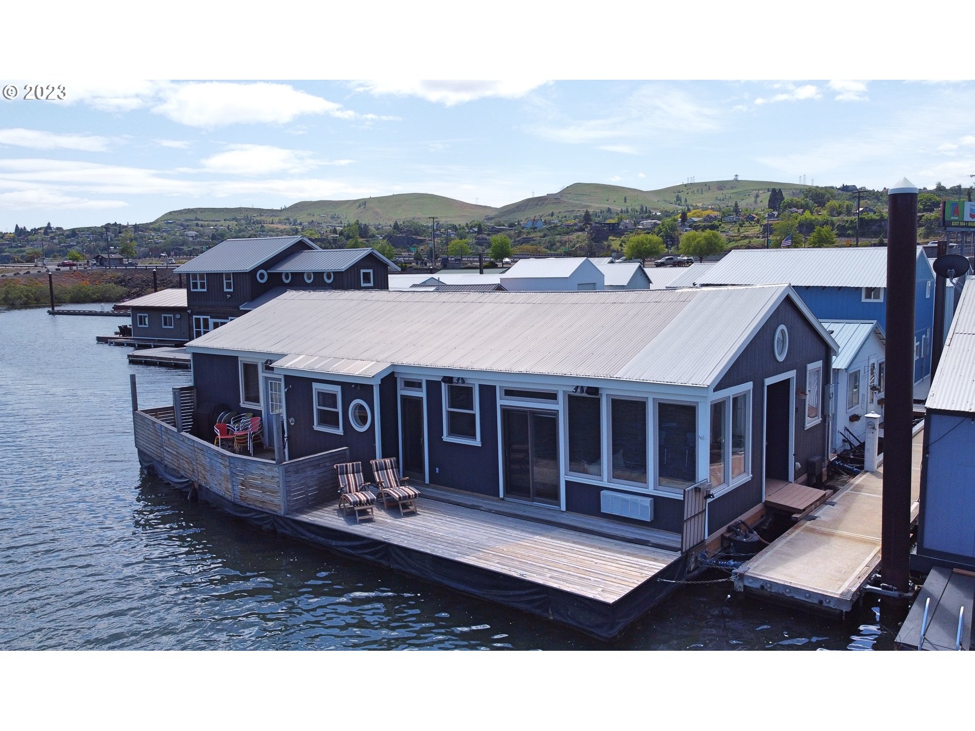 Floating Homes Portland | Where the river always runs to your door